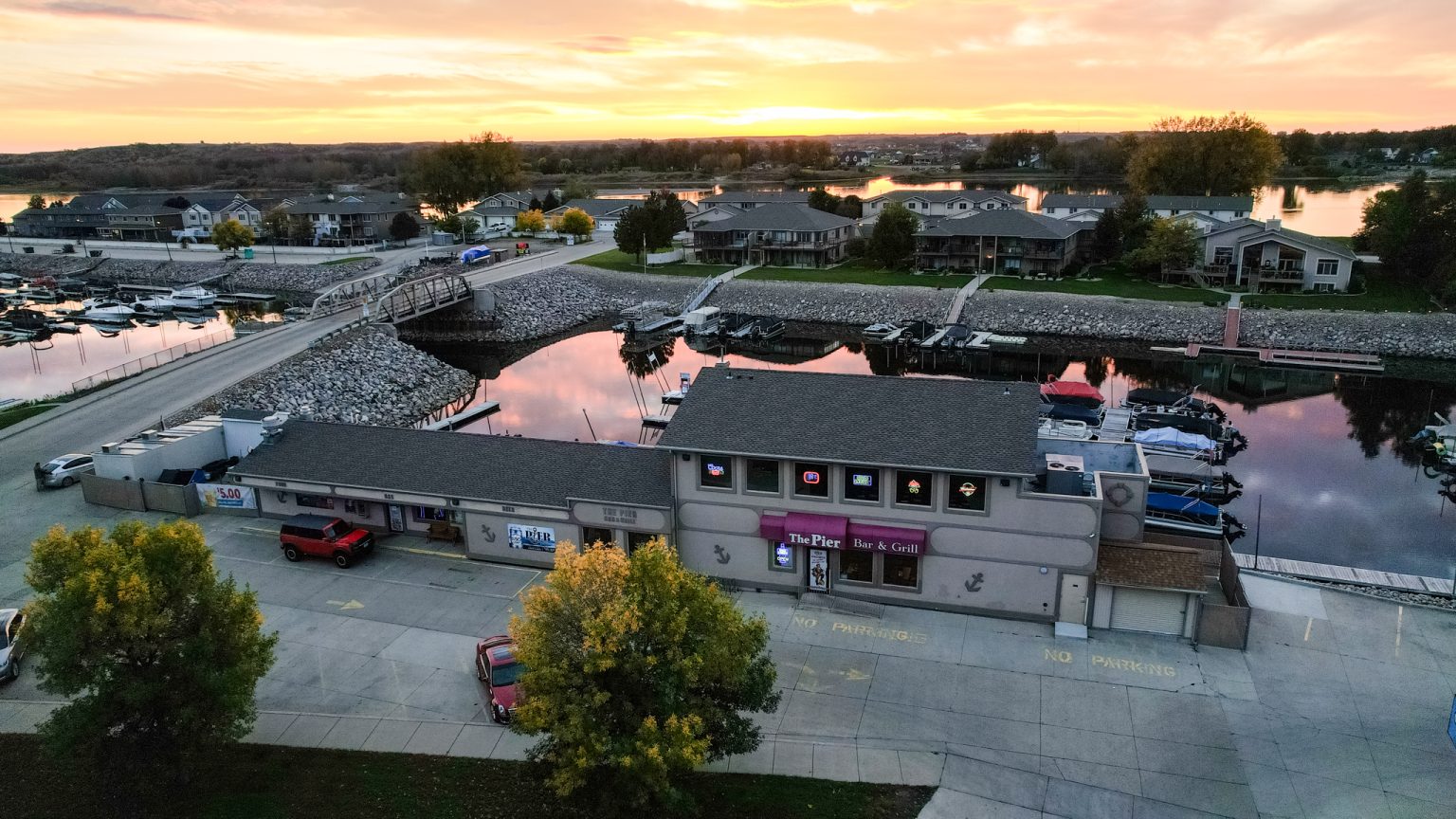 Home | The Pier Bar & Grill